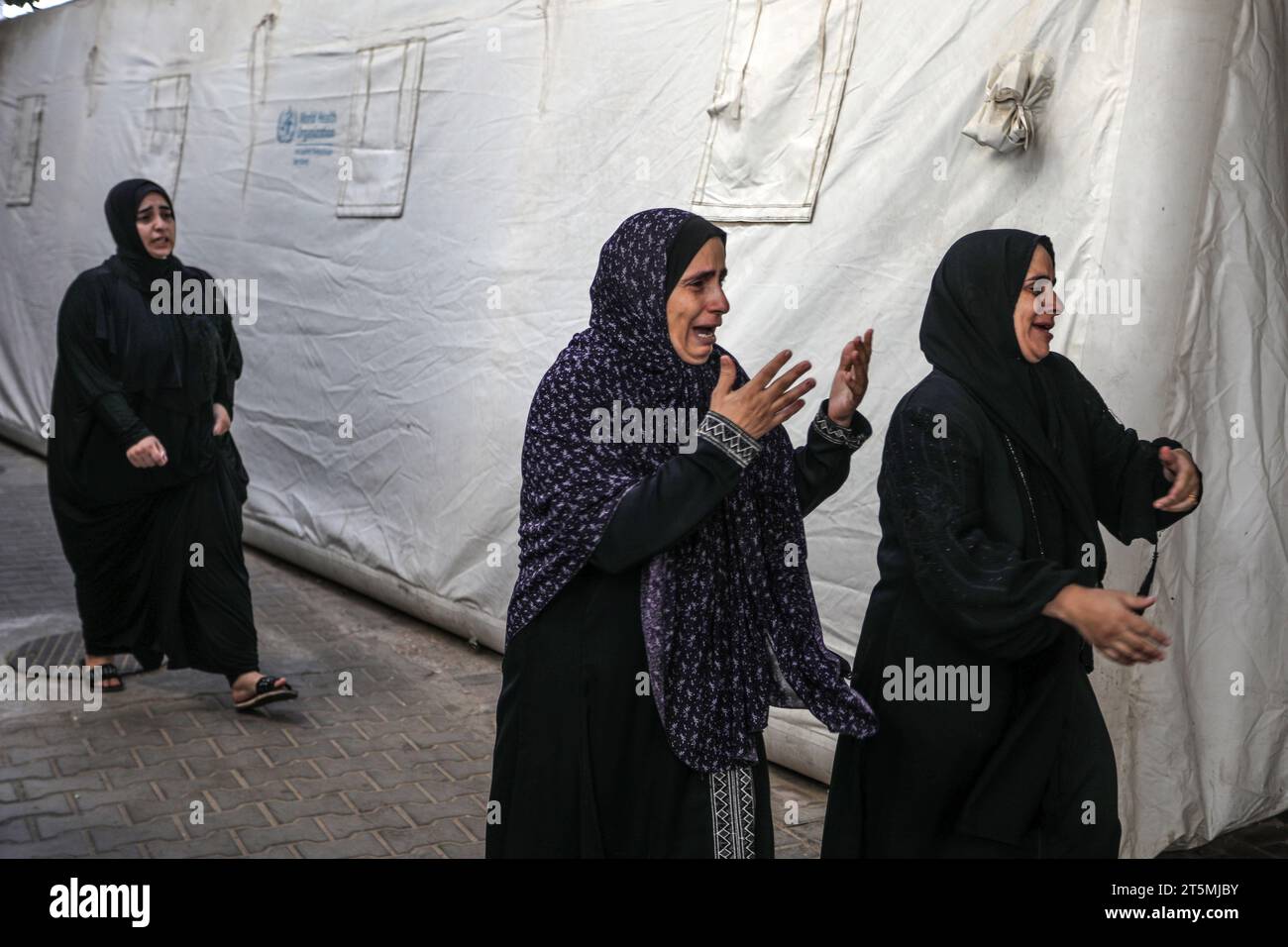 Rafah, Palestinian Territories. 06th Nov, 2023. Palestinians mourn as ...