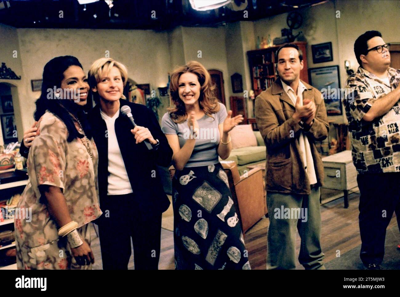 Ellen Degeneres with Oprah Winfrey, cast and crew of her show Stock ...