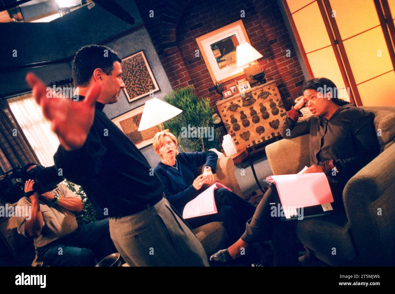 Oprah Winfrey and director, Gil Junger on the set of Stock Photo - Alamy
