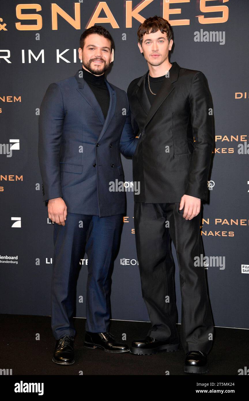 Josh Andres Rivera und Tom Blyth bei der Premiere des Kinofilms Die ...