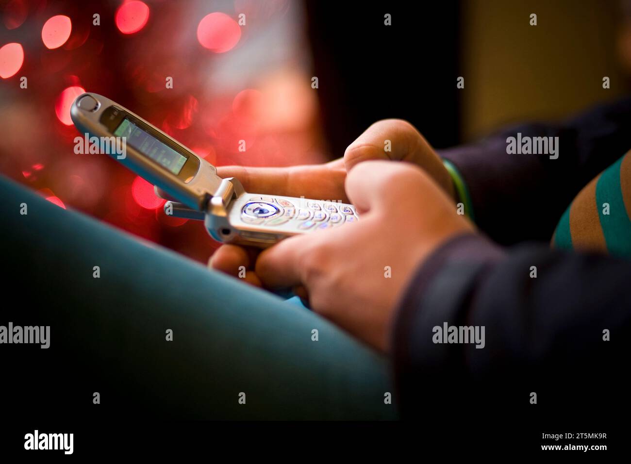 Messaging teens hi-res stock photography and images - Alamy