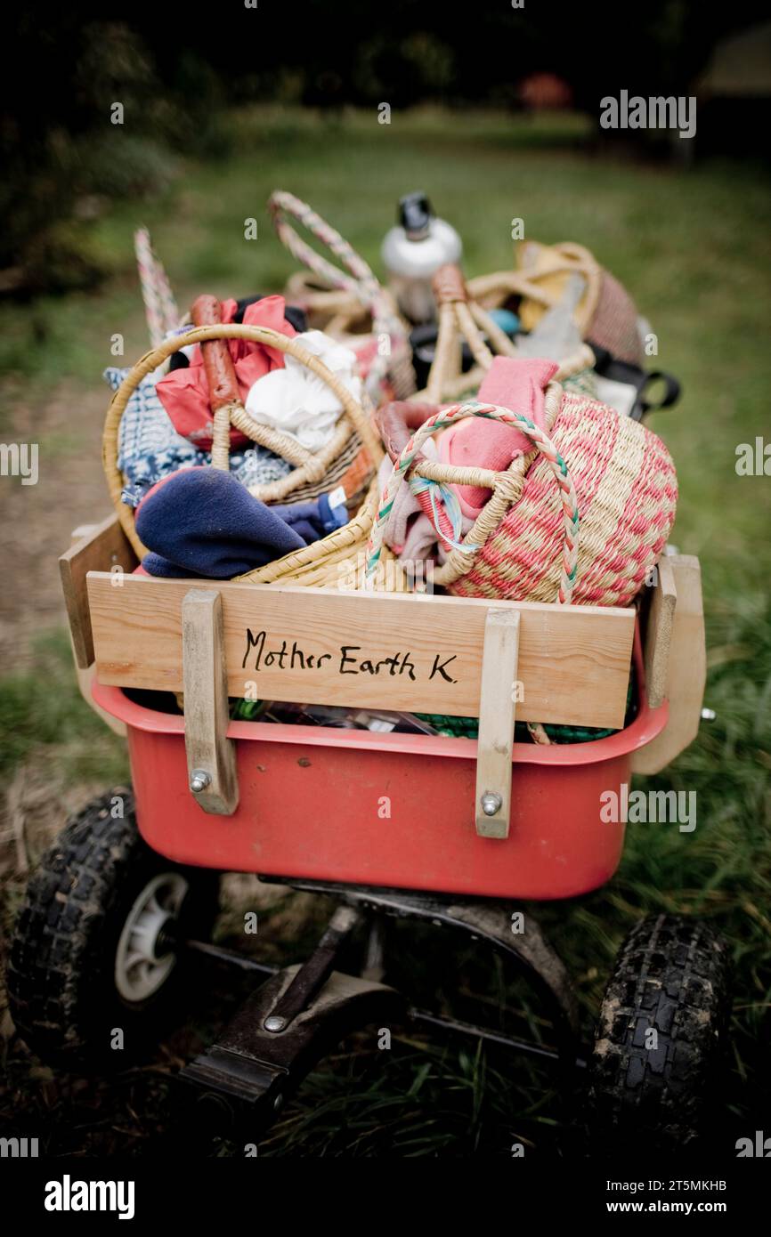 A wagon full of childrens' lunch baskets Stock Photo - Alamy