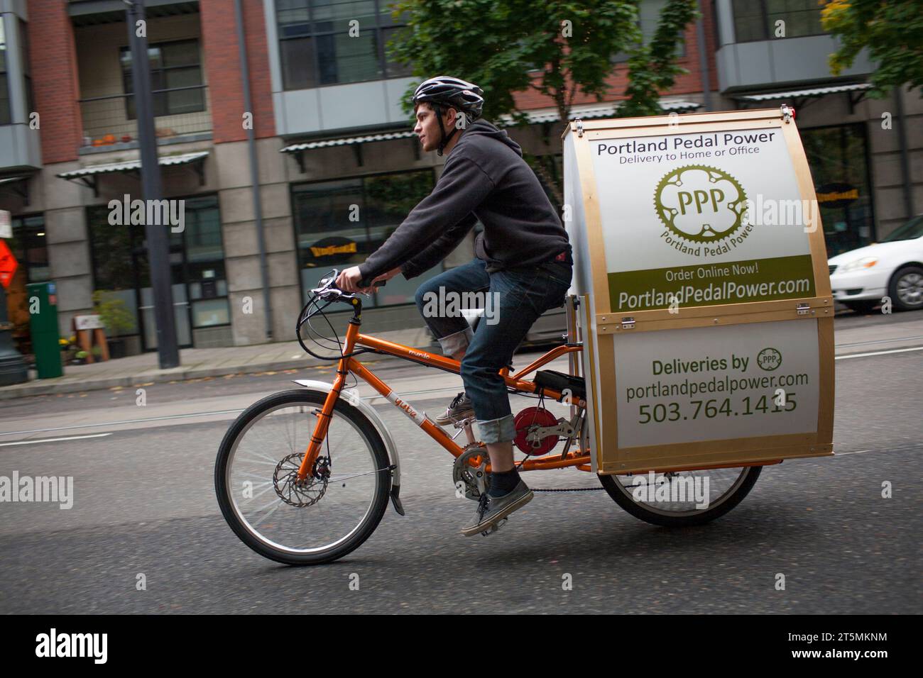 Portland oregon bike delivery hi-res stock photography and images - Alamy