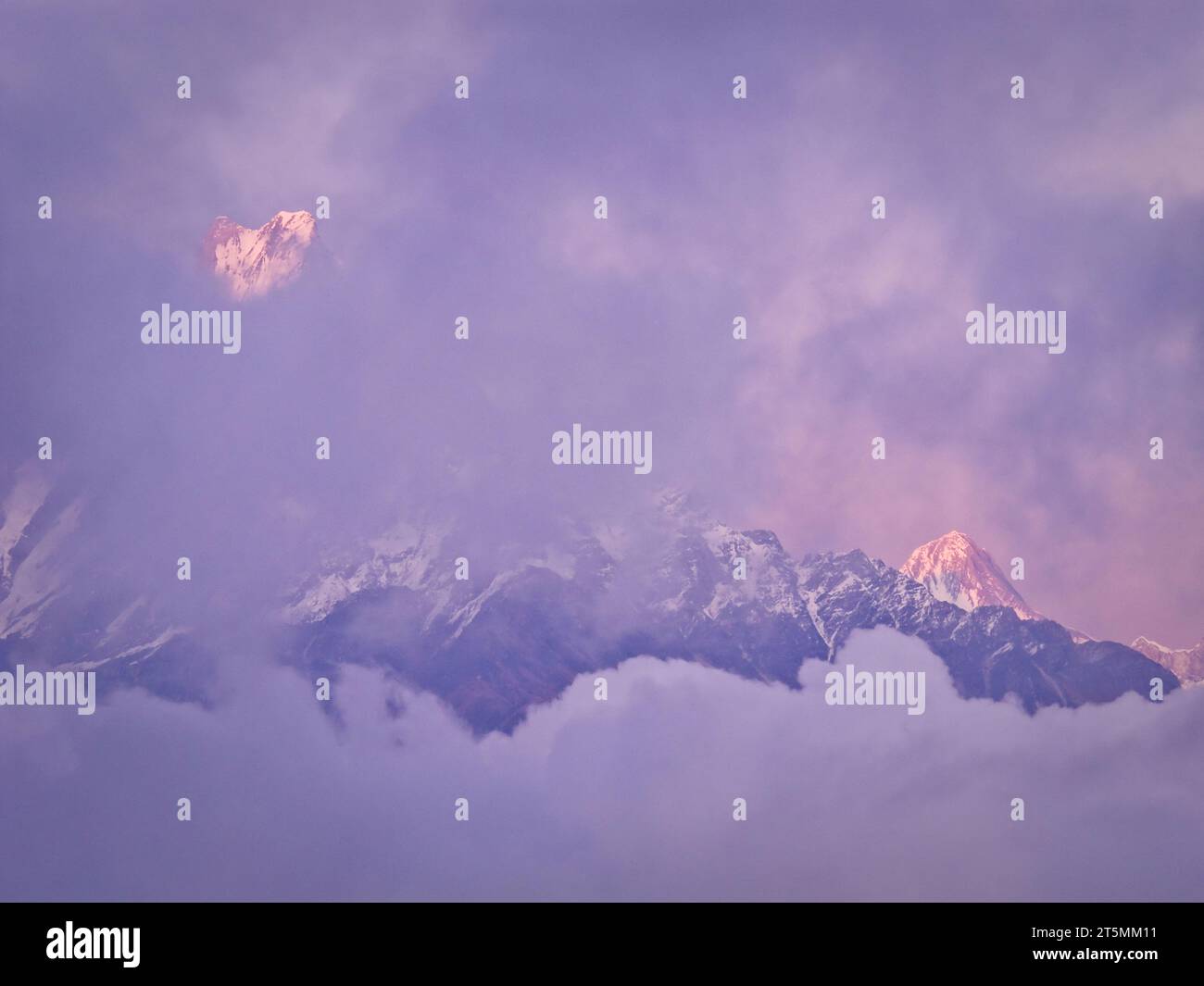 Machapuchare peak hi-res stock photography and images - Alamy