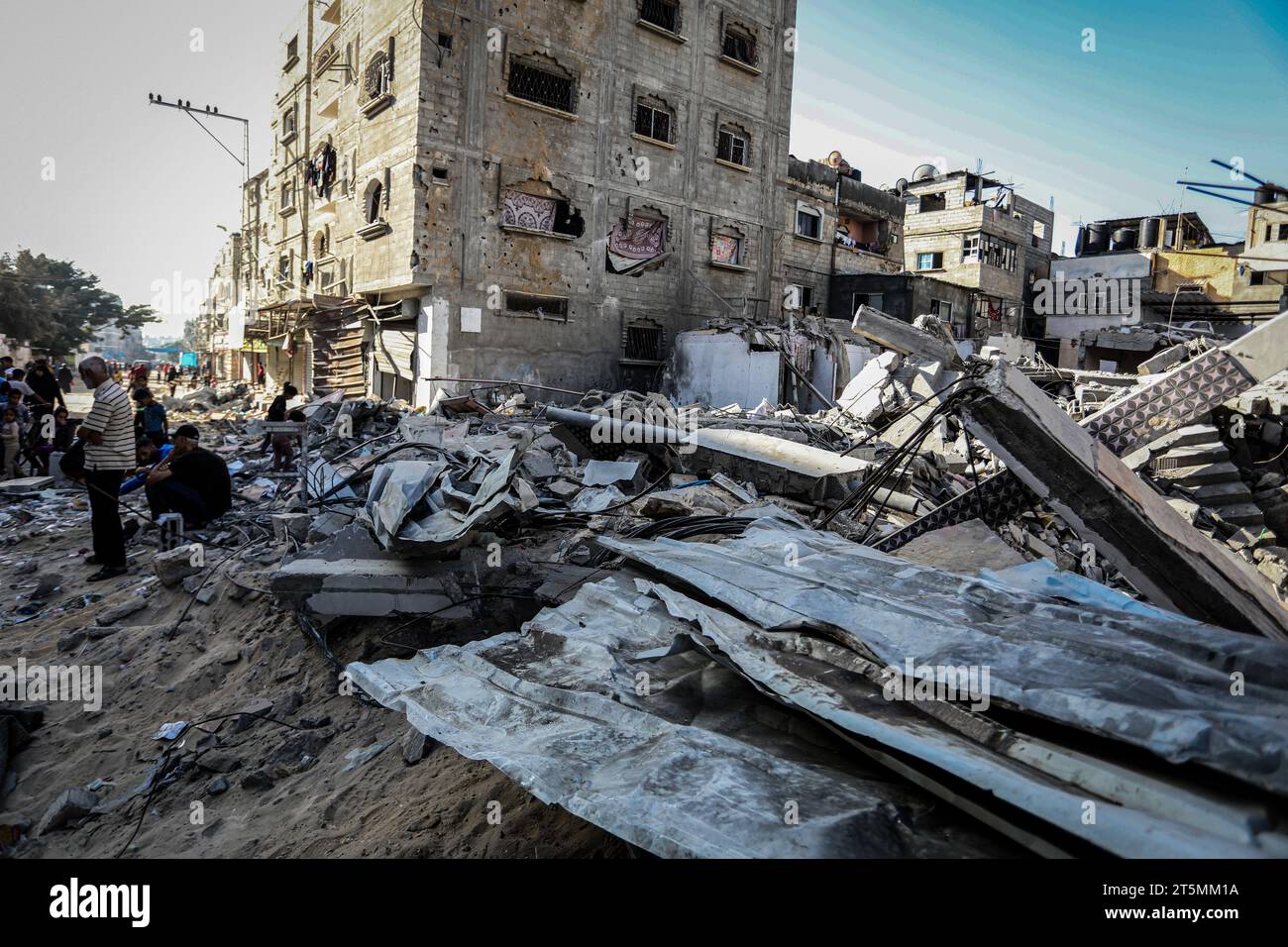 Rafah, Palestinian Territories. 06th Nov, 2023. Palestinians inspect ...