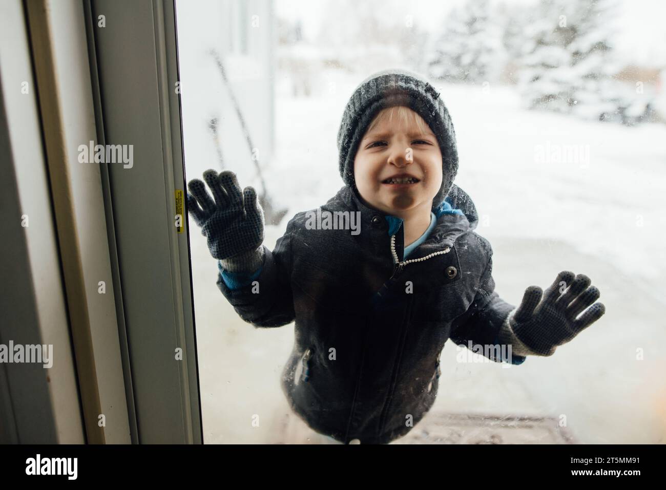 Nose against the snow window hi-res stock photography and images - Alamy