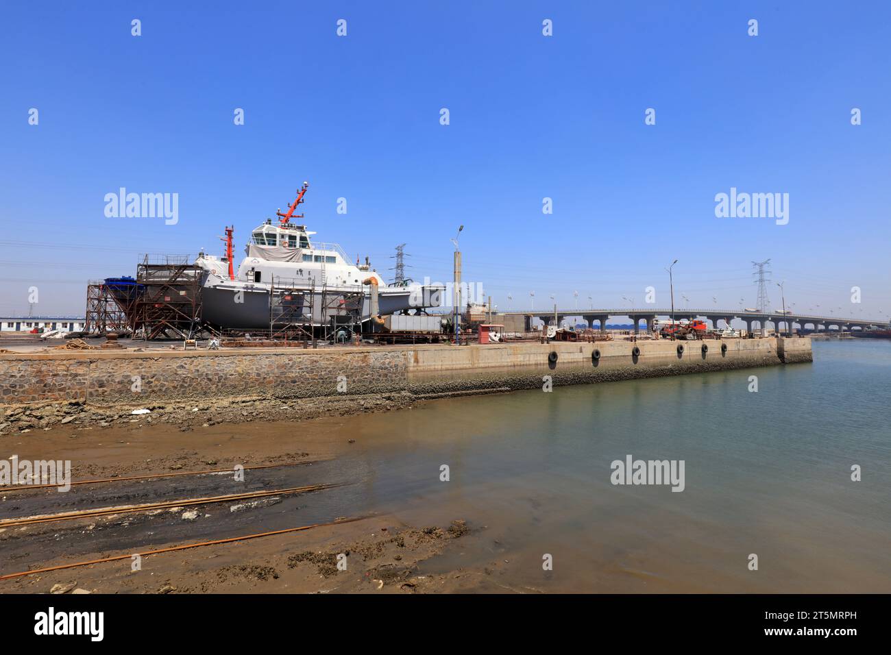Ships awaiting repair are at the shipyard Stock Photo - Alamy