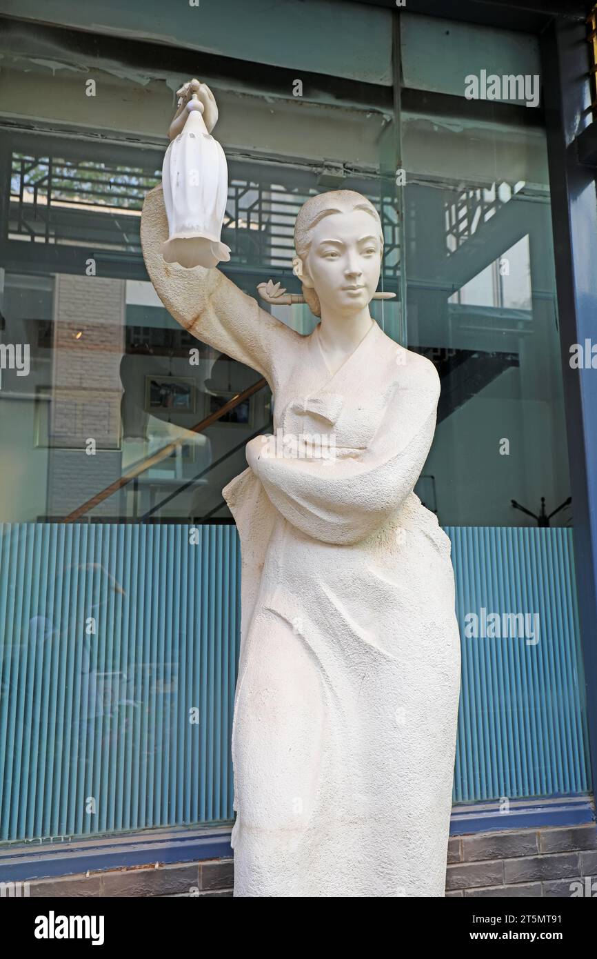 Korean Girl Sculpture, Close-up Photos Stock Photo - Alamy