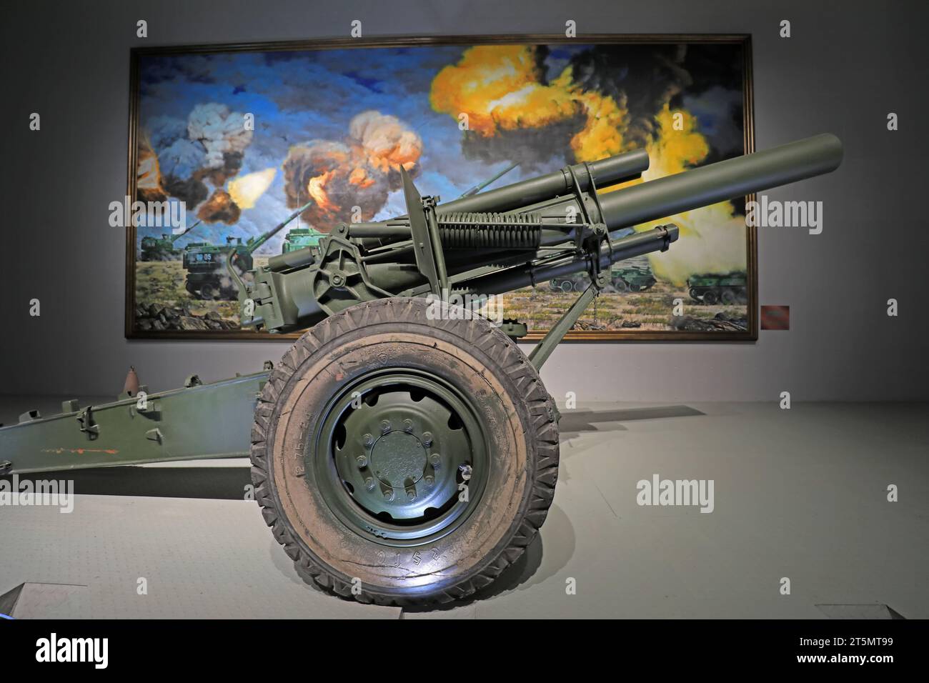 155 mm howitzer m1 hi-res stock photography and images - Alamy