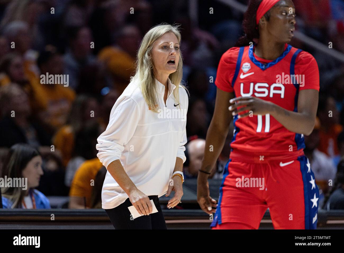 Tennessee head coach Kellie Harper yells to her players during the ...