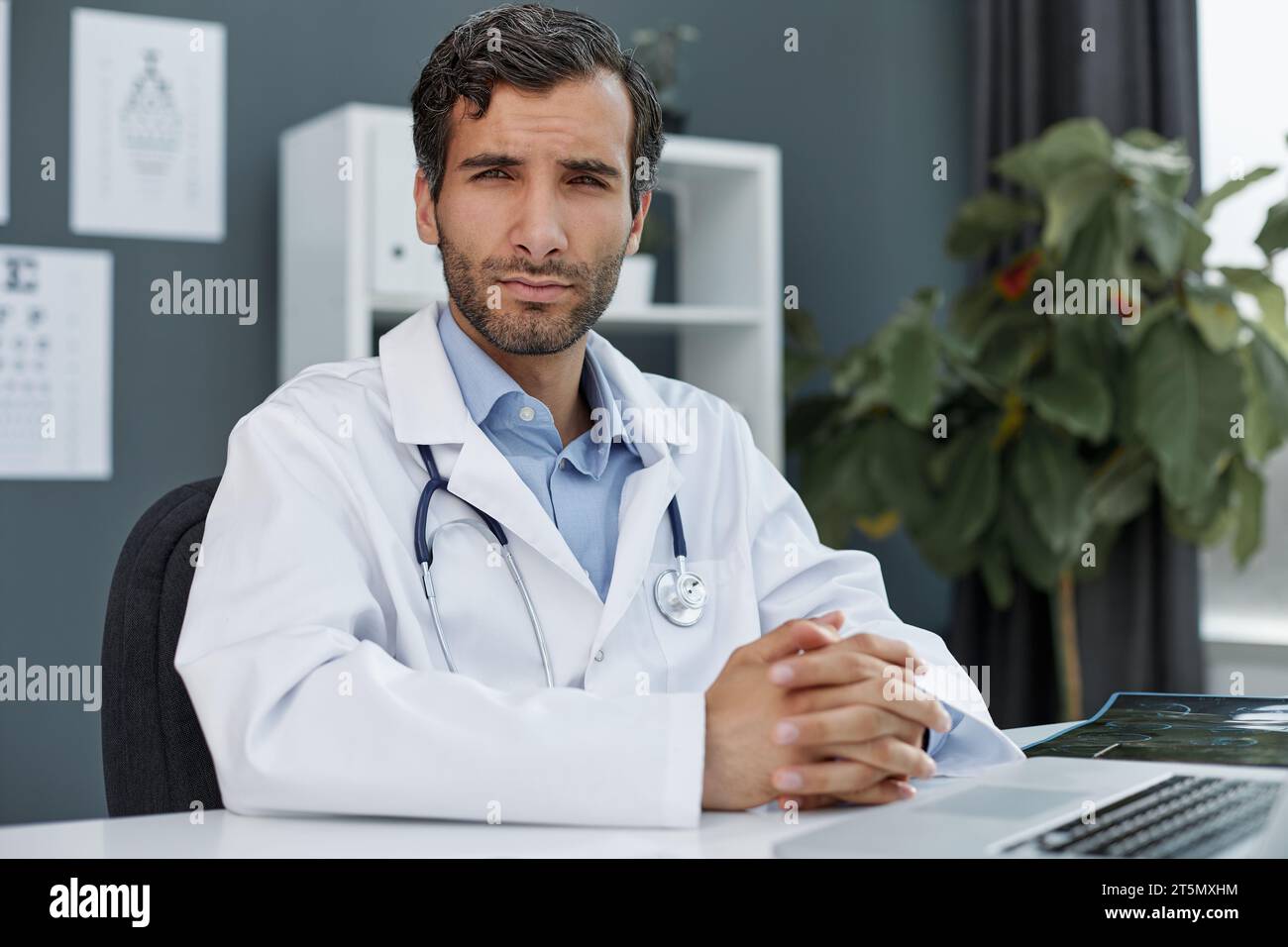 Portrait of happy arabic doctor posing at clinic Stock Photo - Alamy