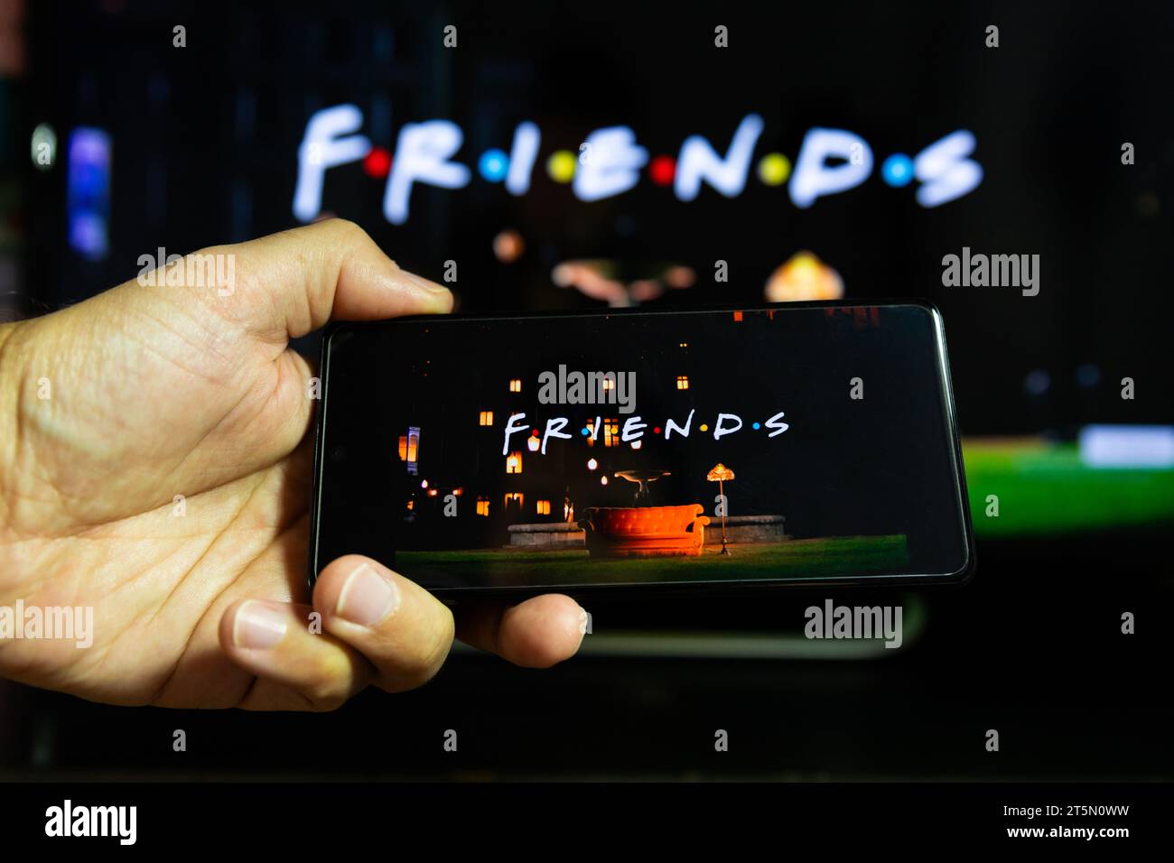 Chandler and joey watching tv hi-res stock photography and images - Alamy