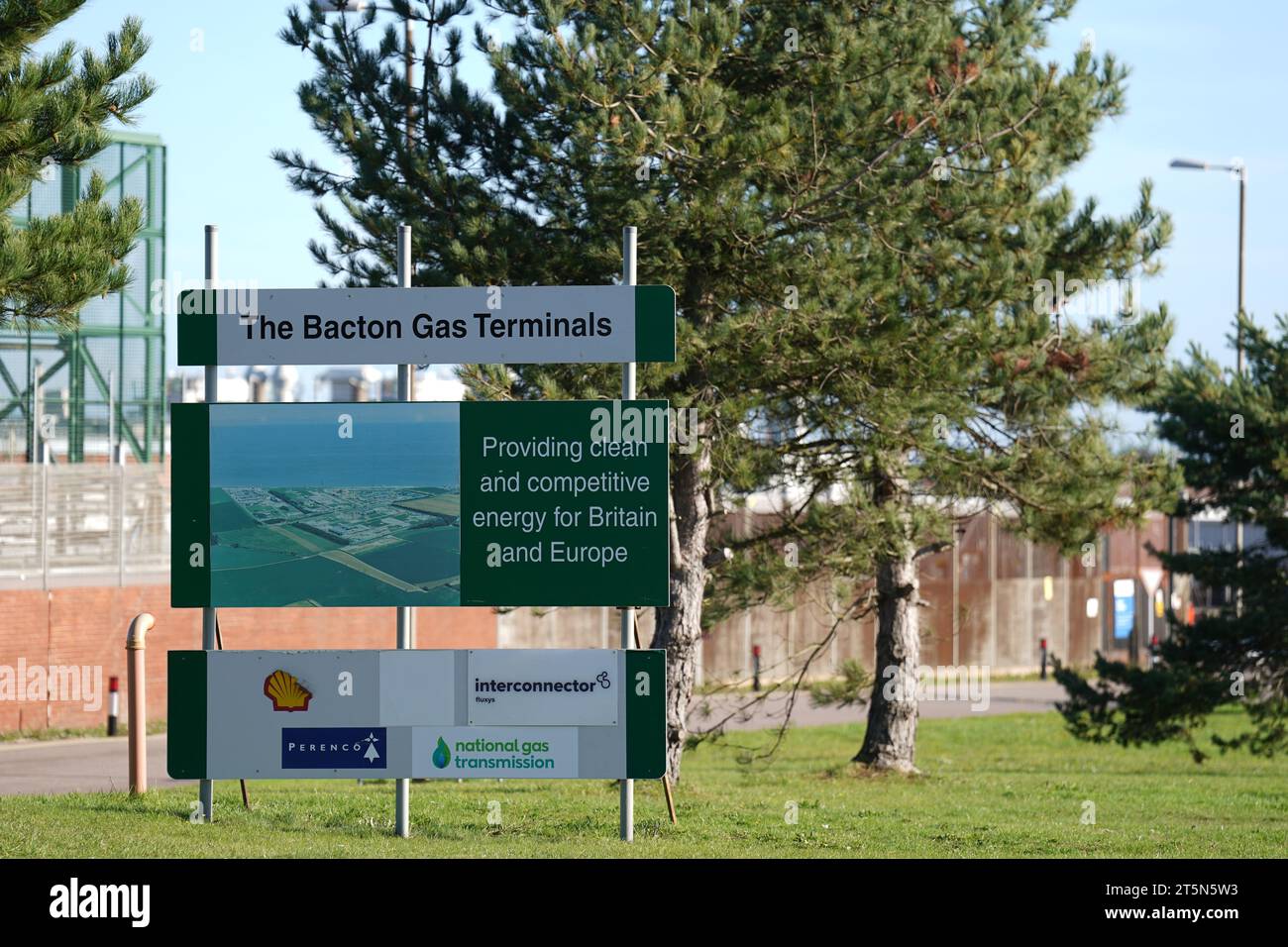 Gas terminal uk general view hi-res stock photography and images - Alamy