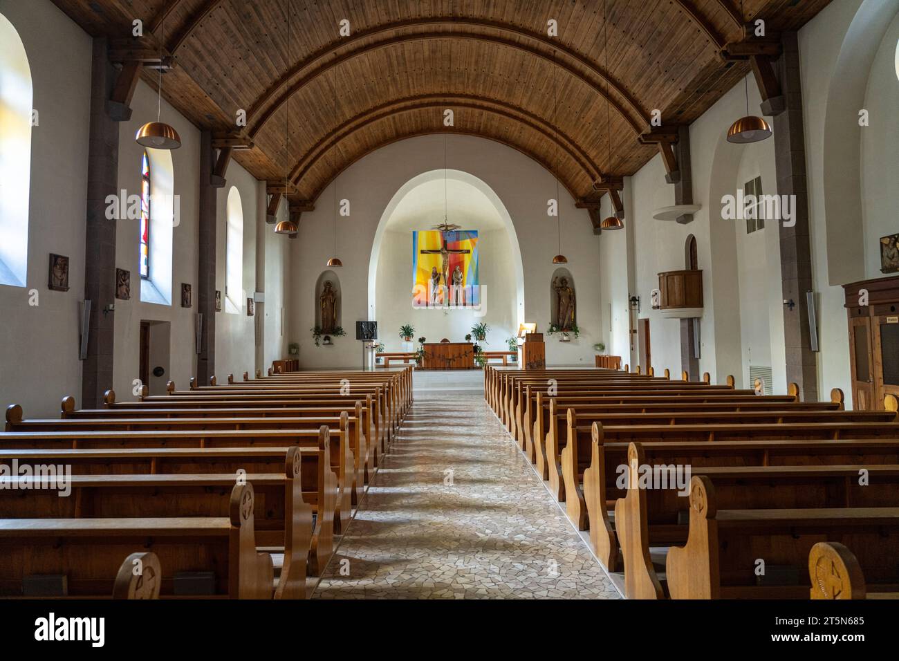 Innenraum der Kirche Heilig Kreuz in Seis am Schlern, Südtirol, Italien, Europa | The Heilig ...