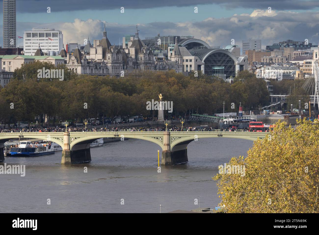 Hotel charing cross station hi-res stock photography and images - Alamy