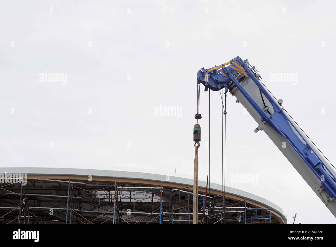 Grating crane hi-res stock photography and images - Alamy