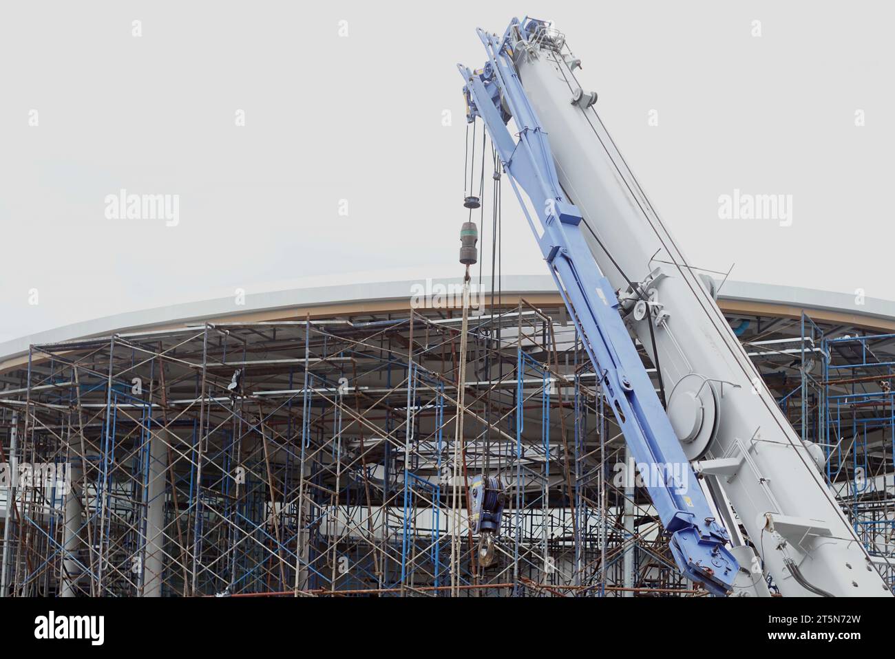 Grating crane hi-res stock photography and images - Alamy