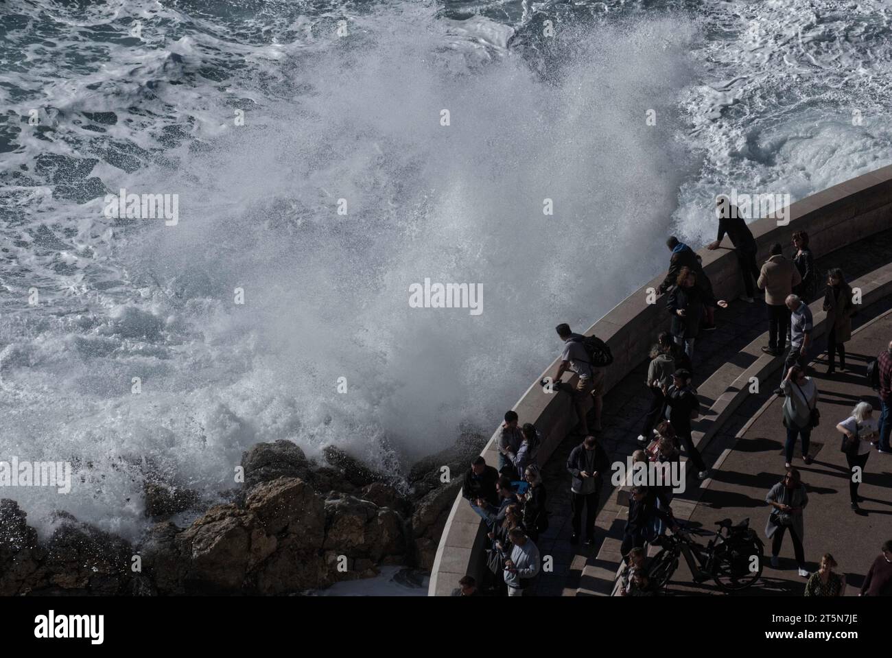 Nice, France. 5th Nov, 2023. People watch huge waves along the coast in ...