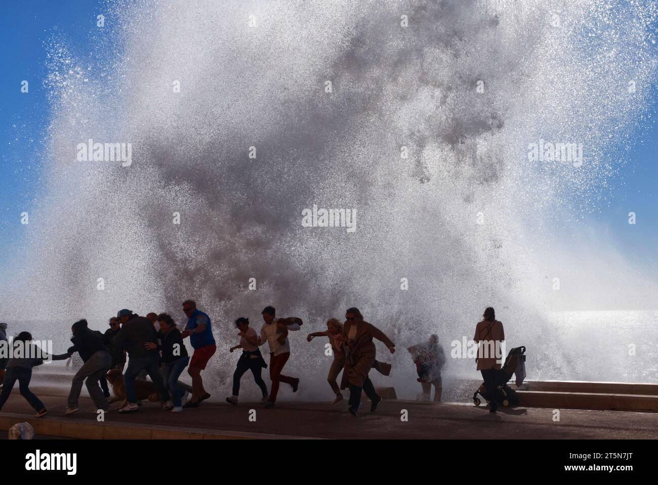 Nice, France. 5th Nov, 2023. People watch huge waves along the coast in ...