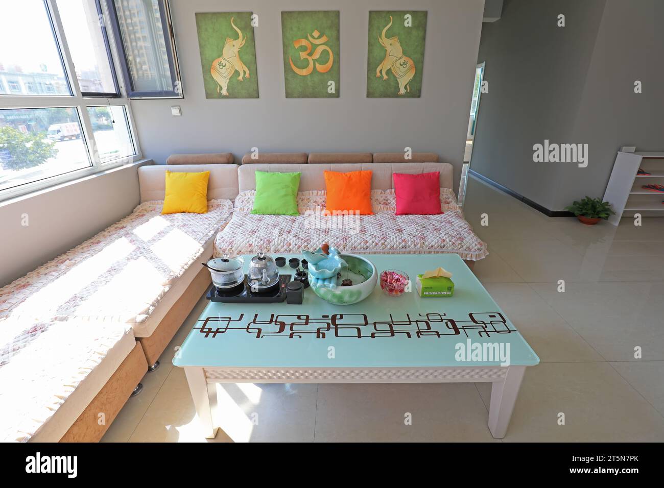 Elegant chinese style tea hi-res stock photography and images - Alamy