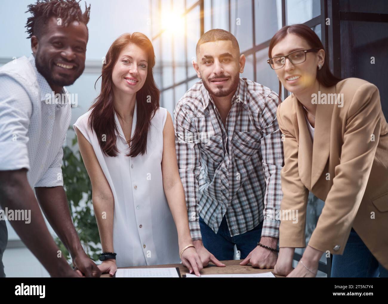 Stand groups hi-res stock photography and images - Alamy
