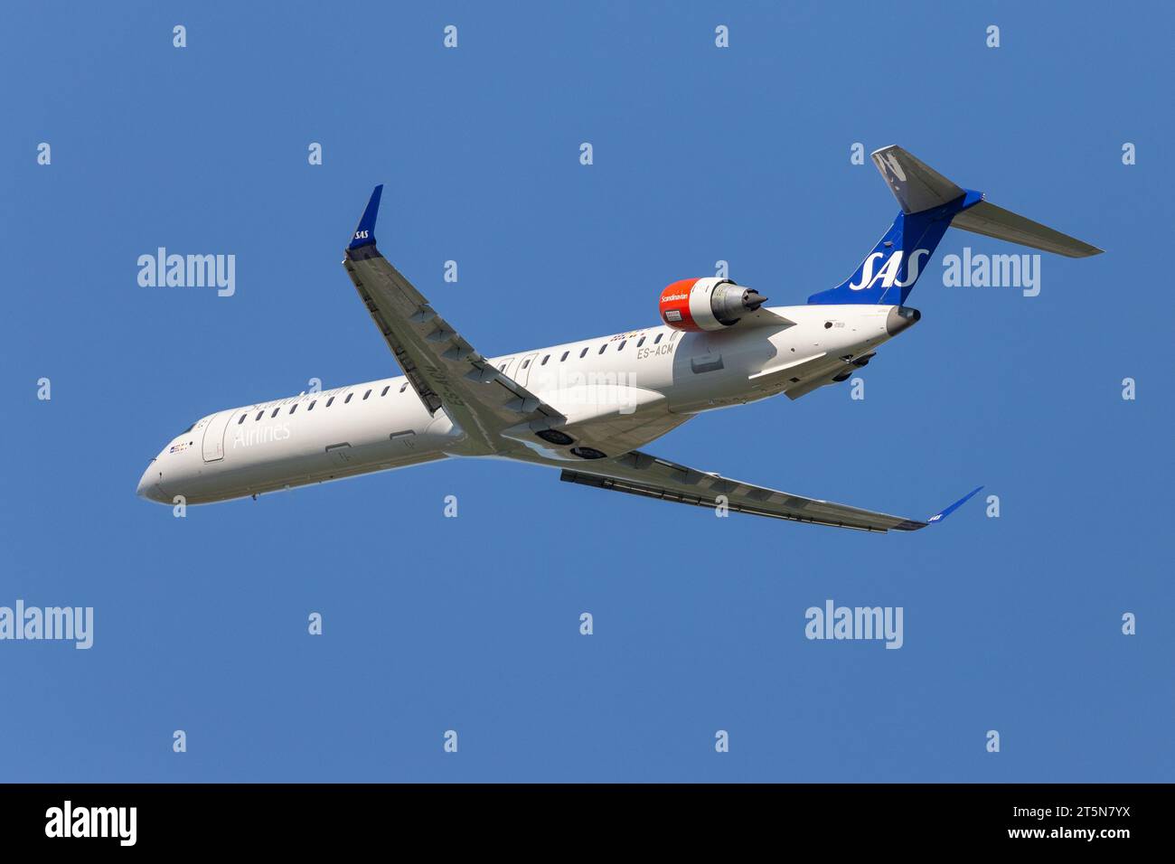 Turbofan engine crj hi-res stock photography and images - Alamy