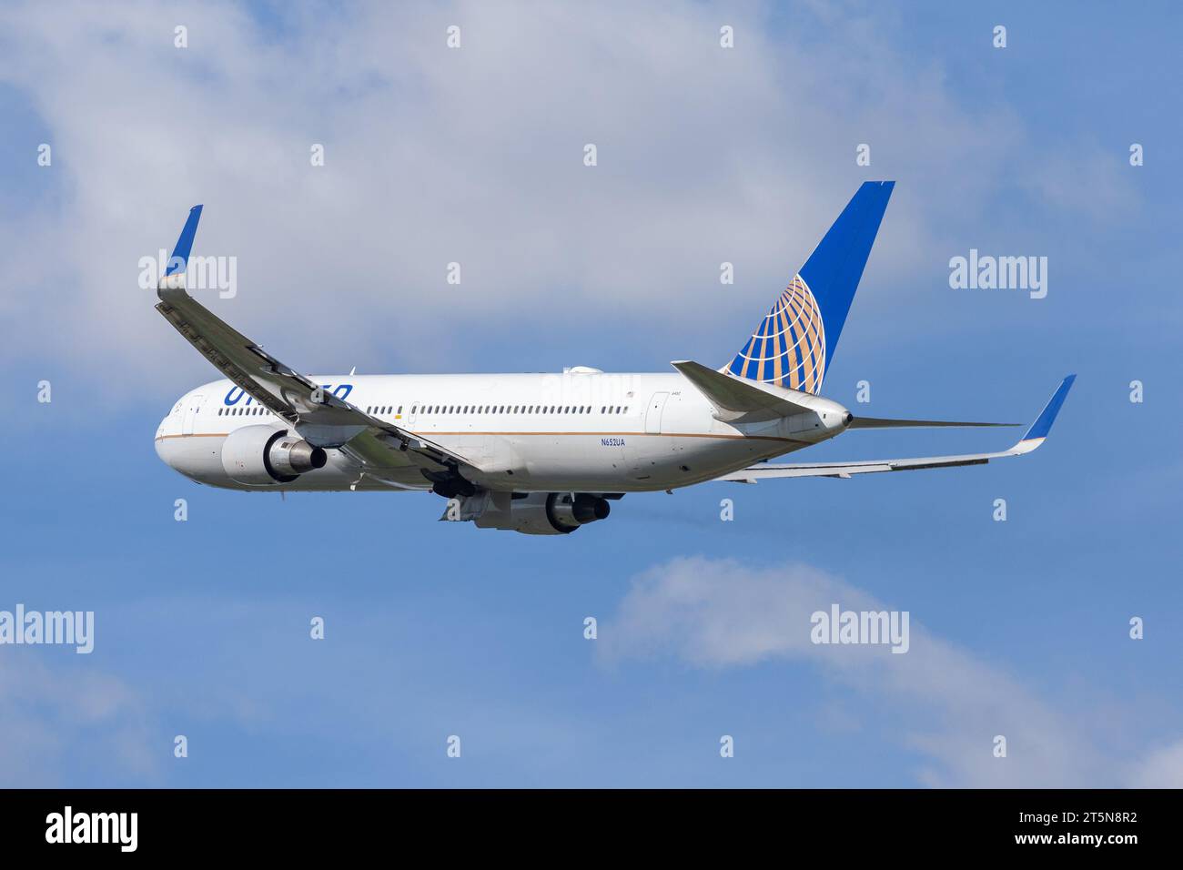 American Airlines Boeing 767-322ER, registration N652UA flying out of ...