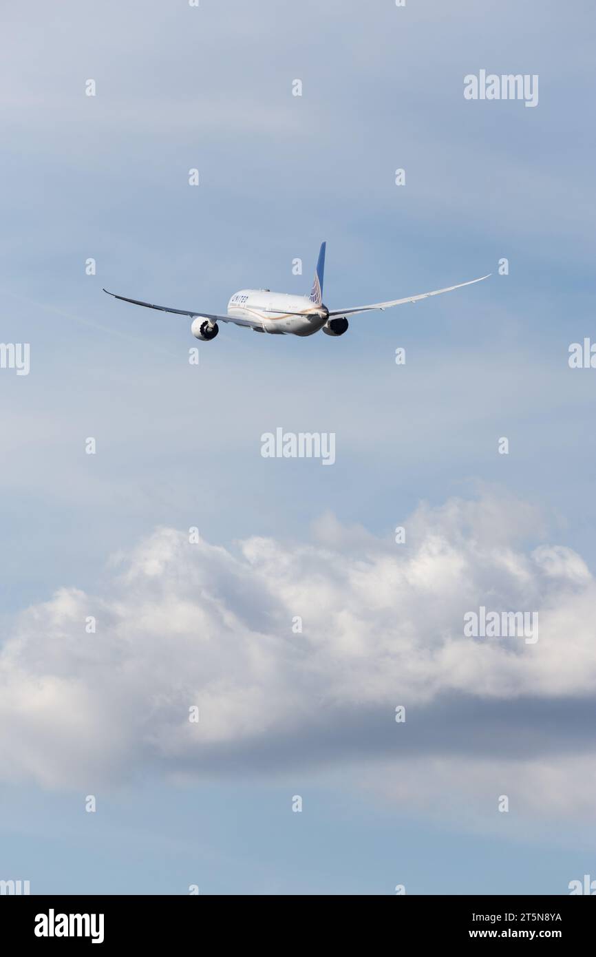 United airlines dreamliner london hi-res stock photography and images ...