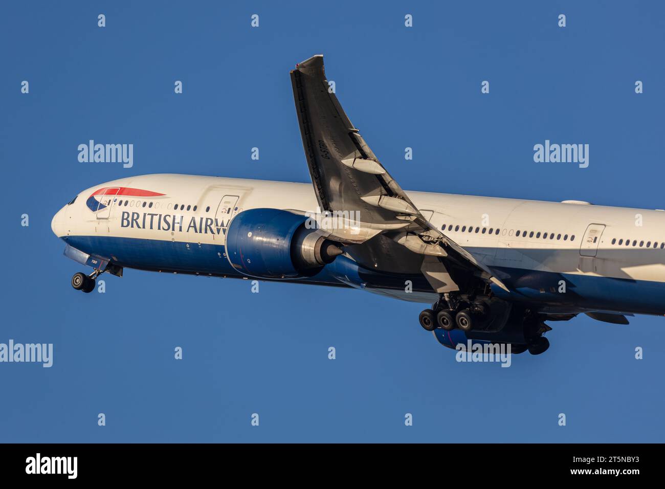 Ba boeing 777 landing hi-res stock photography and images - Alamy