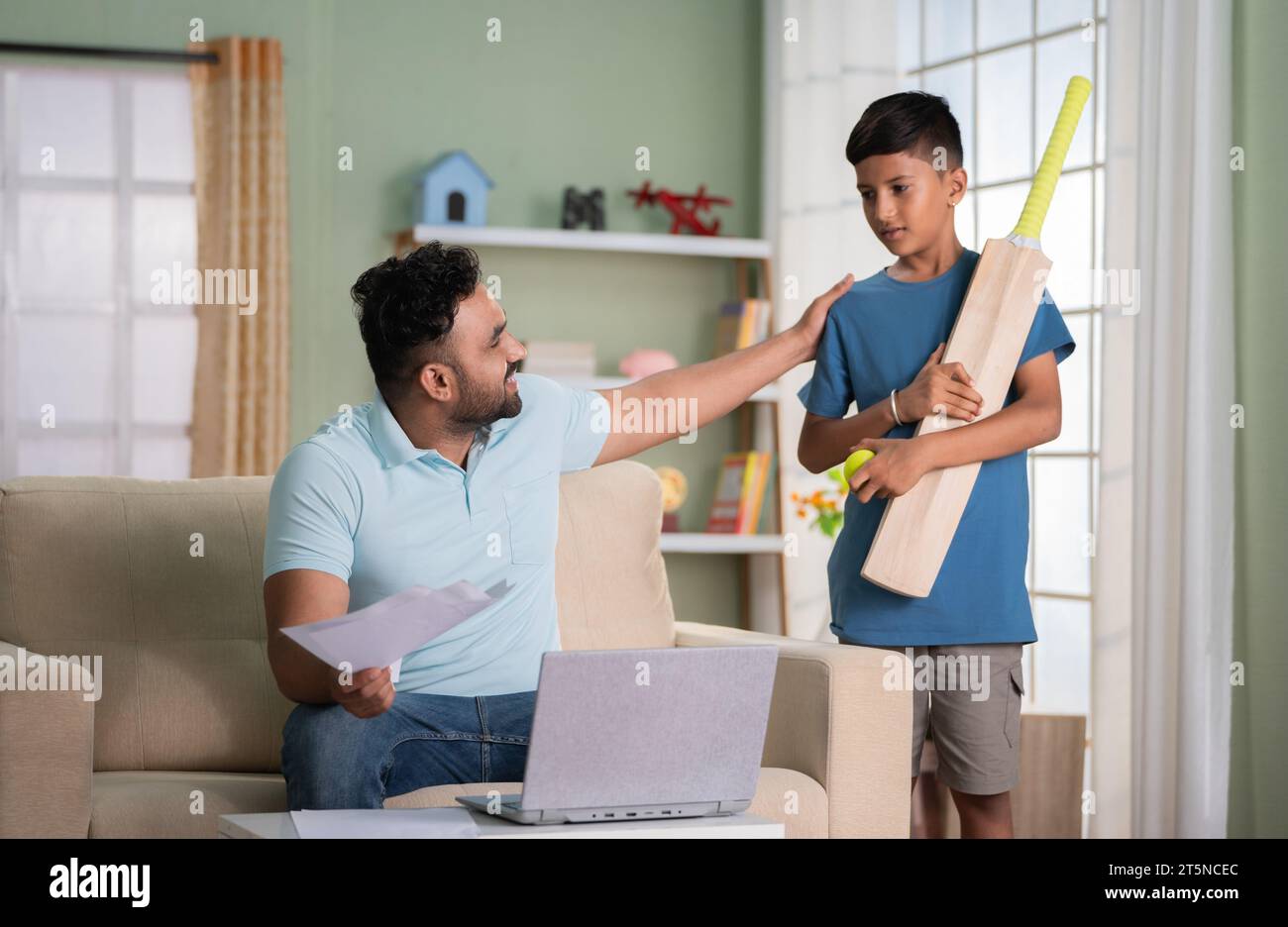 Father son playing cricket on hi-res stock photography and images - Alamy