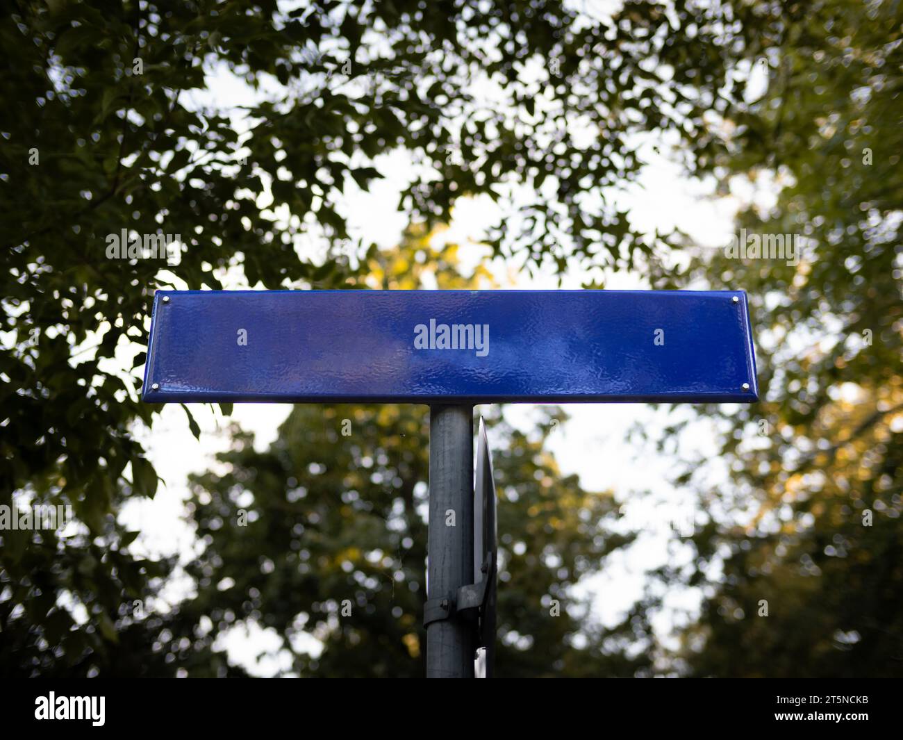 Blank street name sign hi-res stock photography and images - Alamy