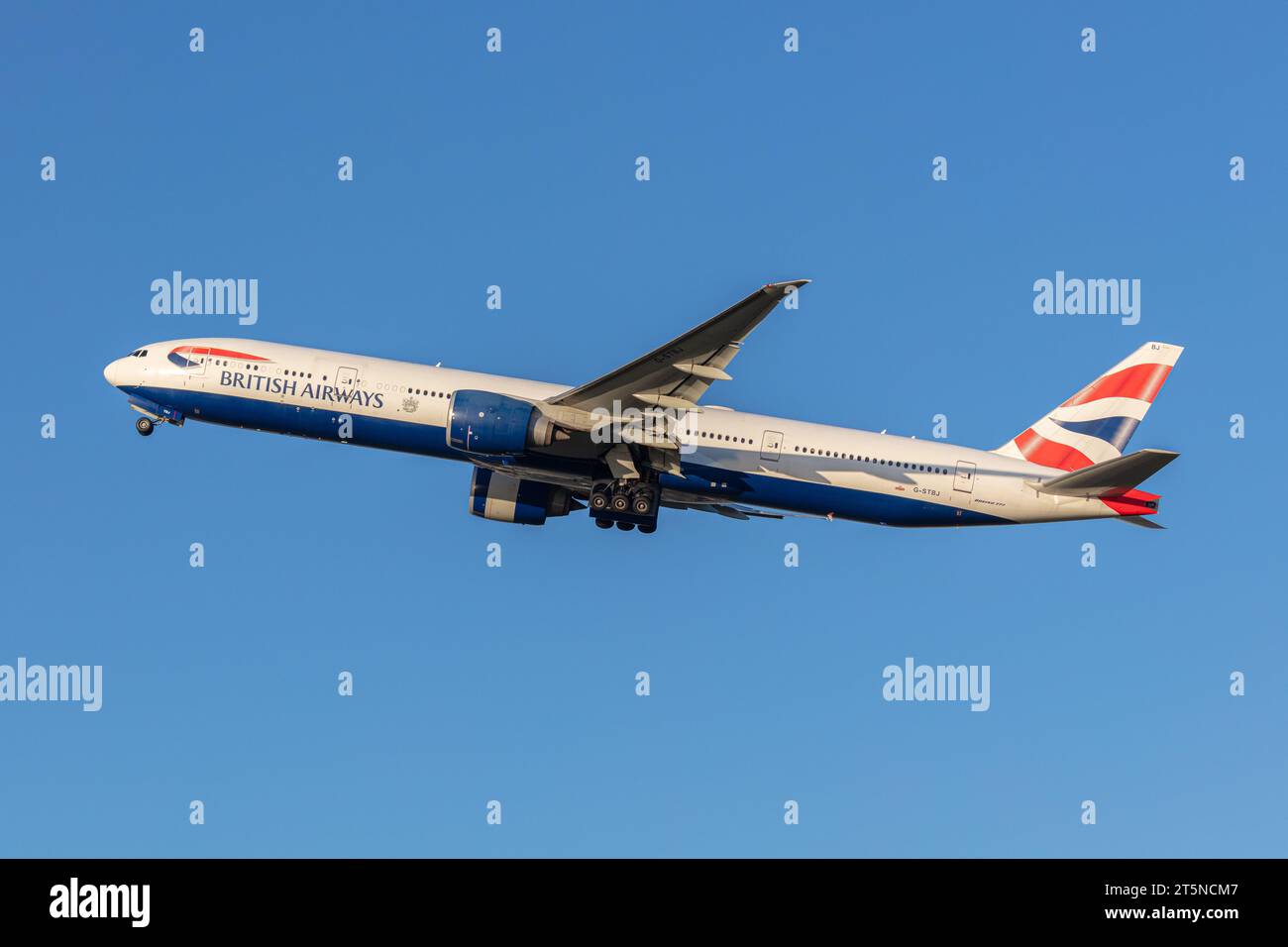 Ba boeing 777 landing hi-res stock photography and images - Alamy