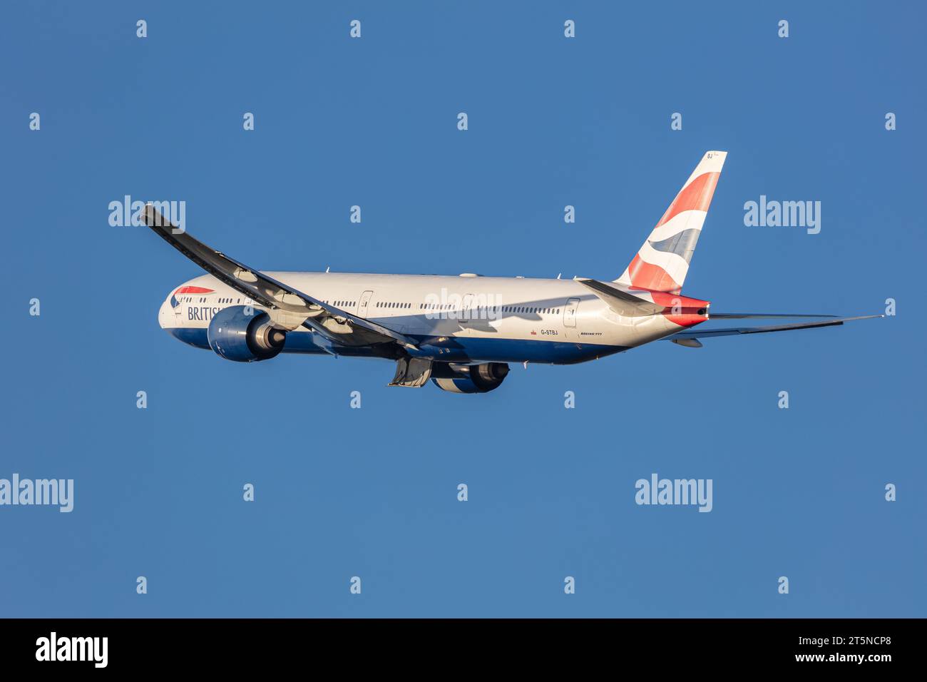 Ba boeing 777 landing hi-res stock photography and images - Alamy