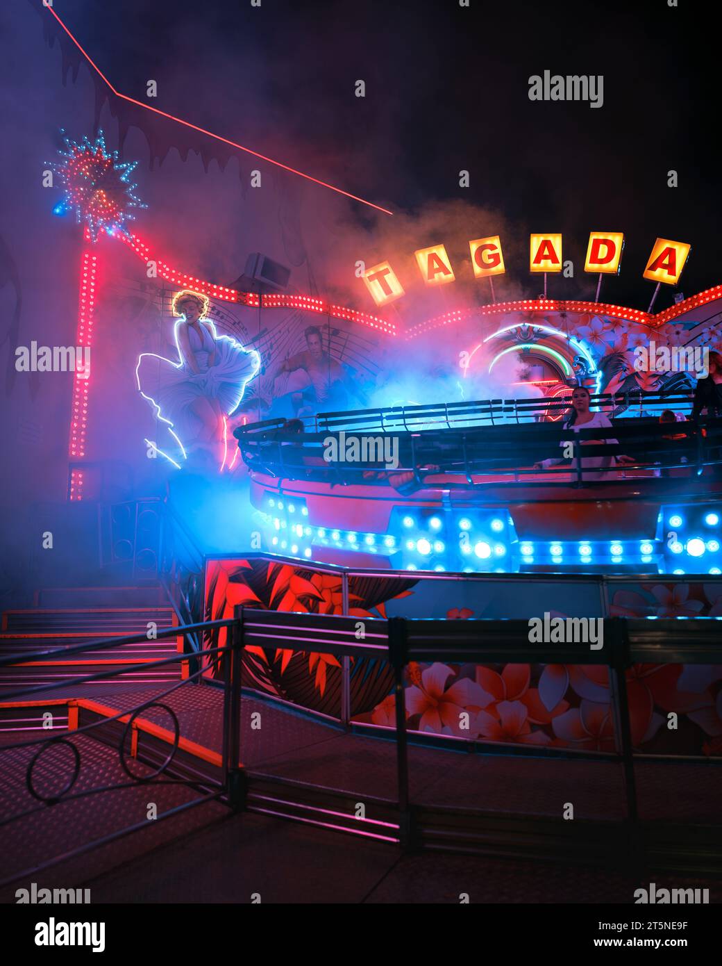 Tagada ride hi-res stock photography and images - Alamy