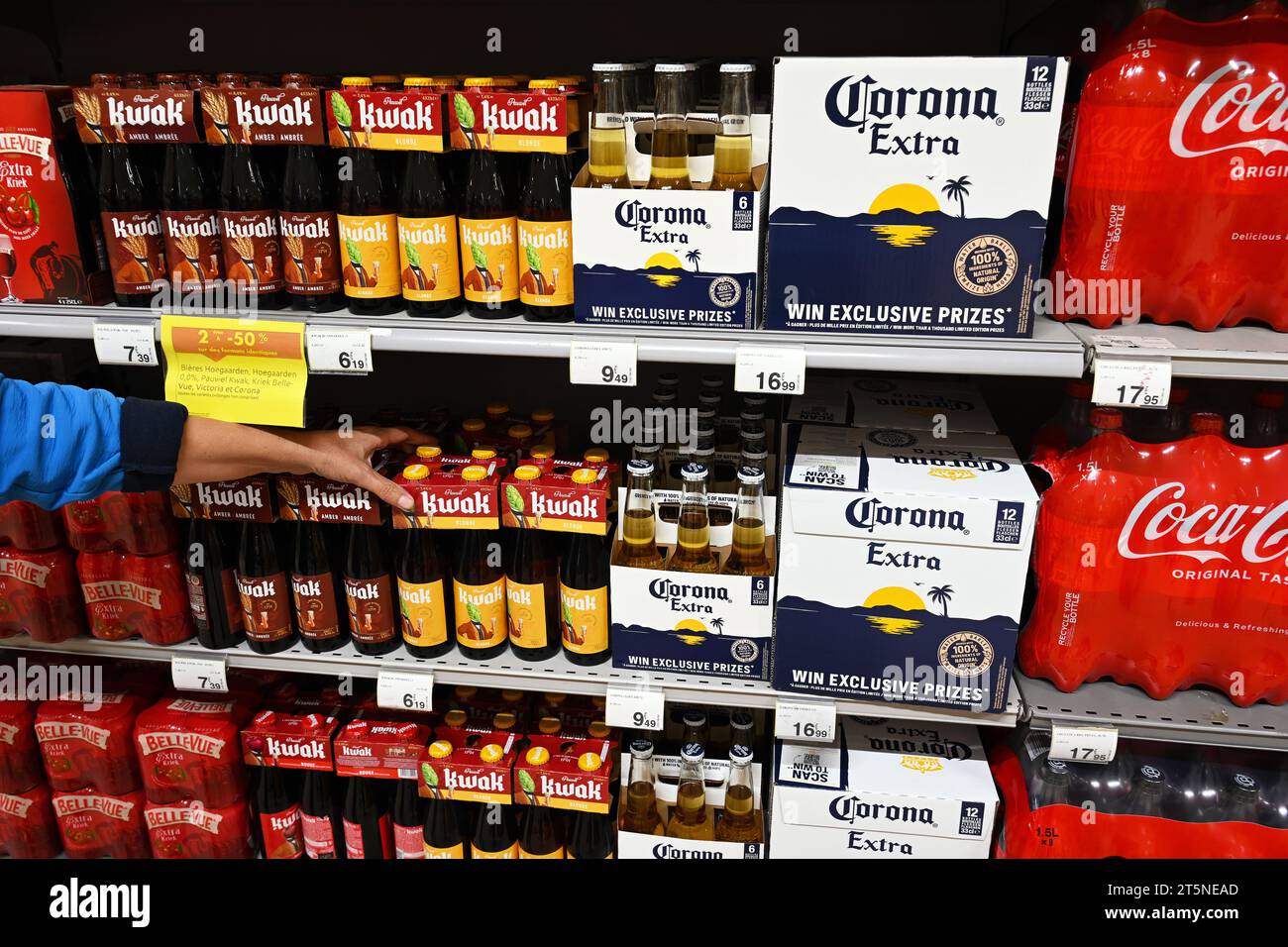 Beer display in store hi-res stock photography and images - Alamy