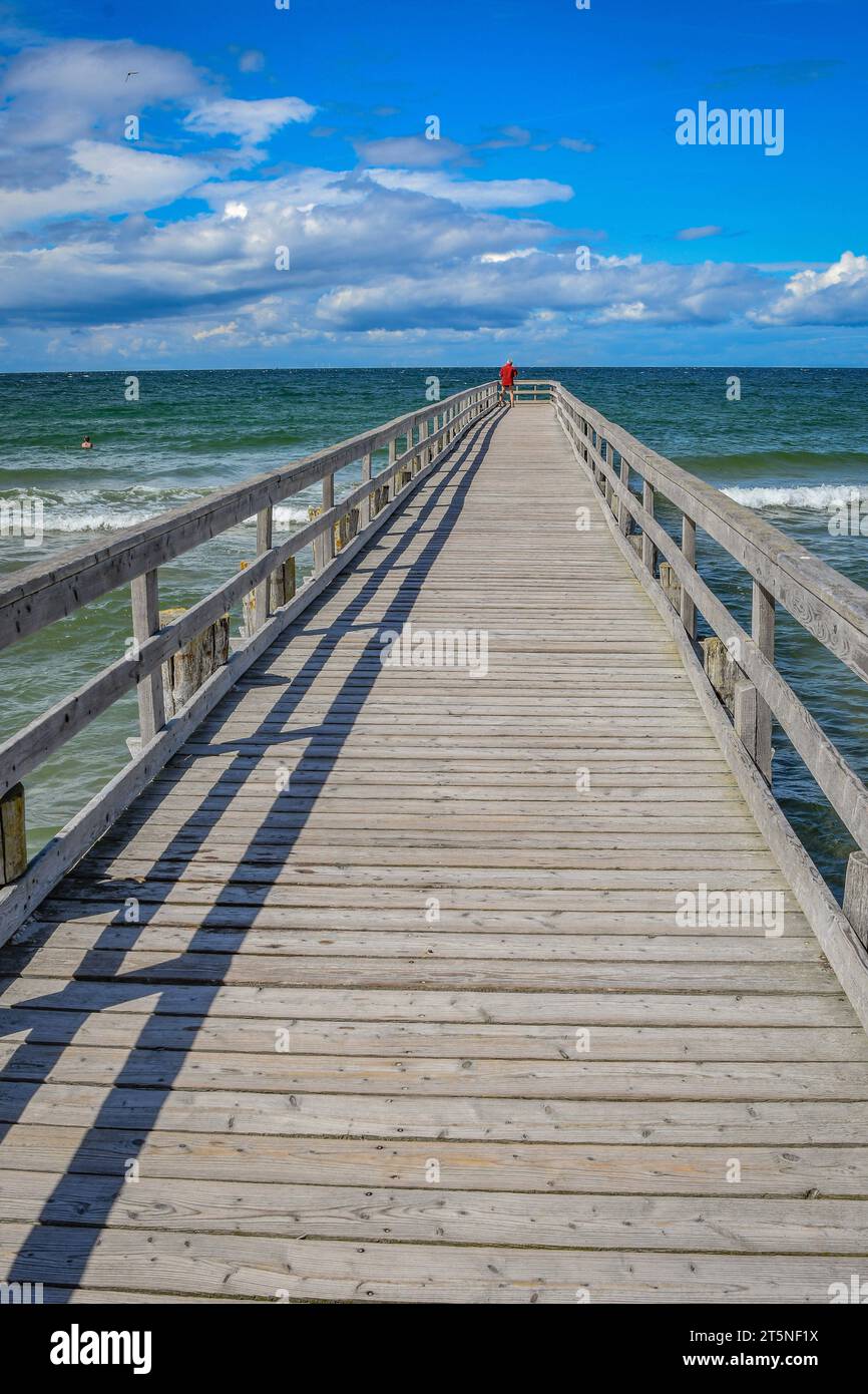 Seebruecke im Ostseebad Zingst auf der Halbinsel Fischland-Darß-Zingst. Foto:Winfried Rothermel ...