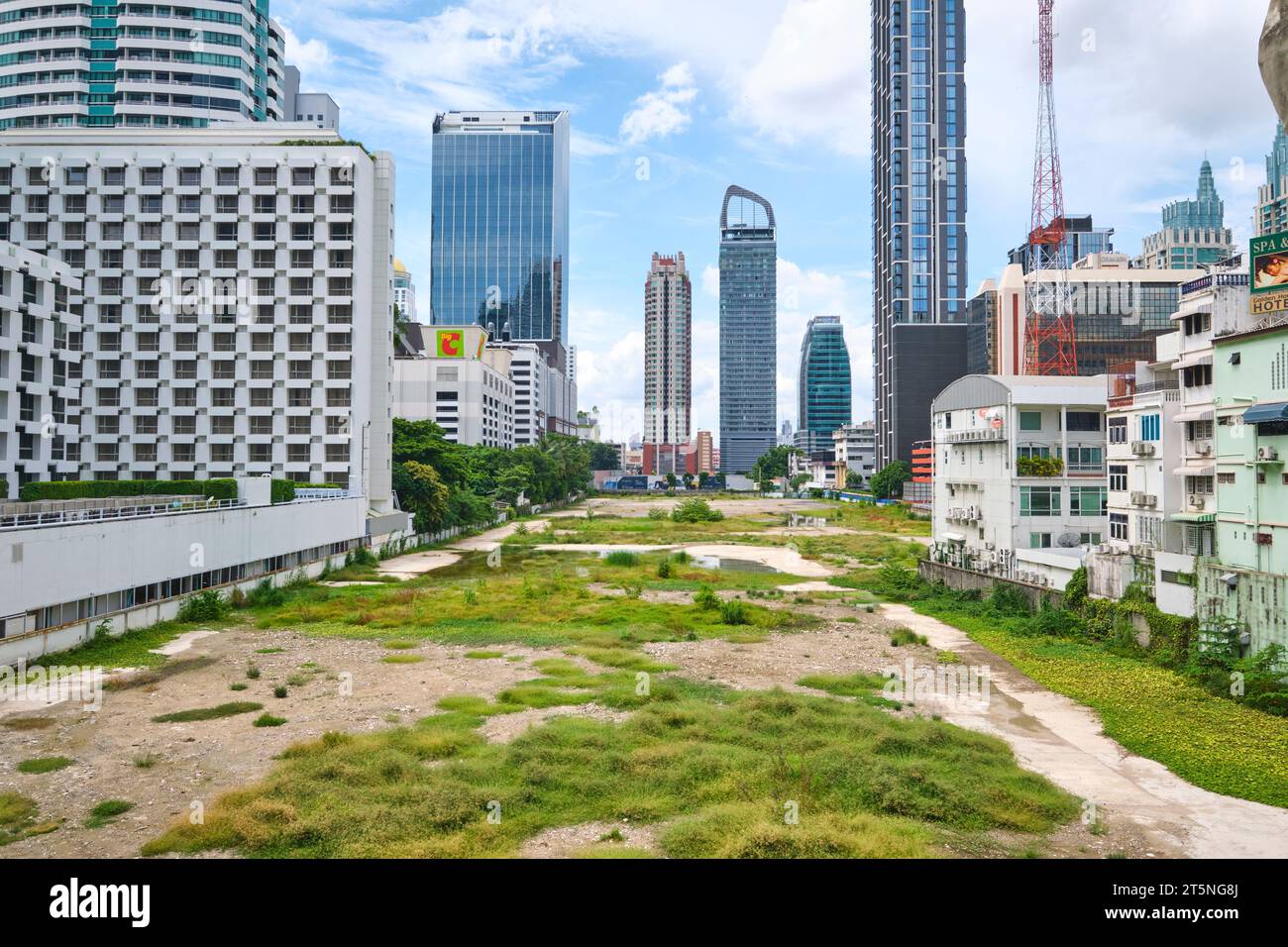 Empty plot of land hi-res stock photography and images - Alamy
