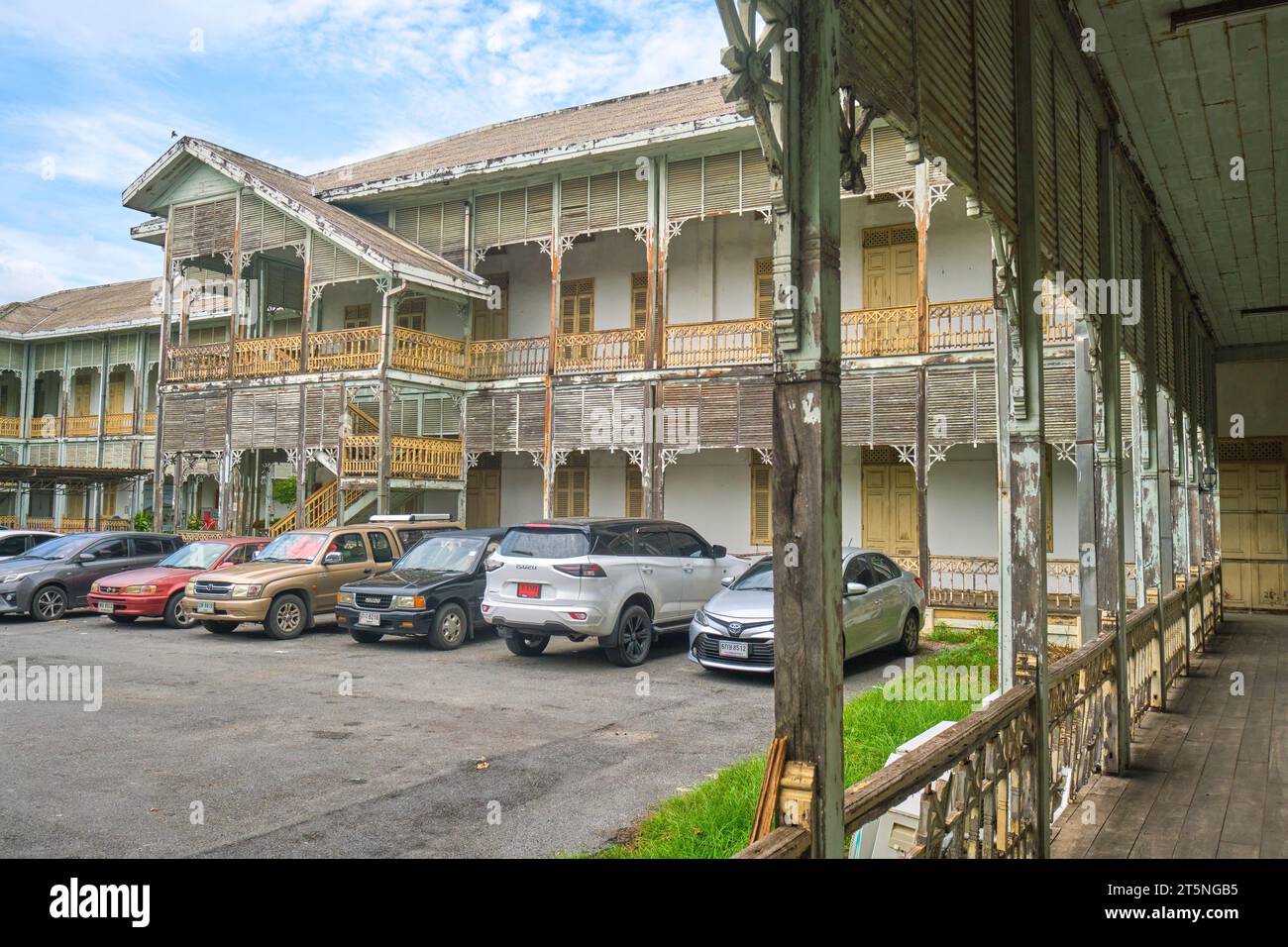 Bangkok colonial style architecture hi-res stock photography and images ...
