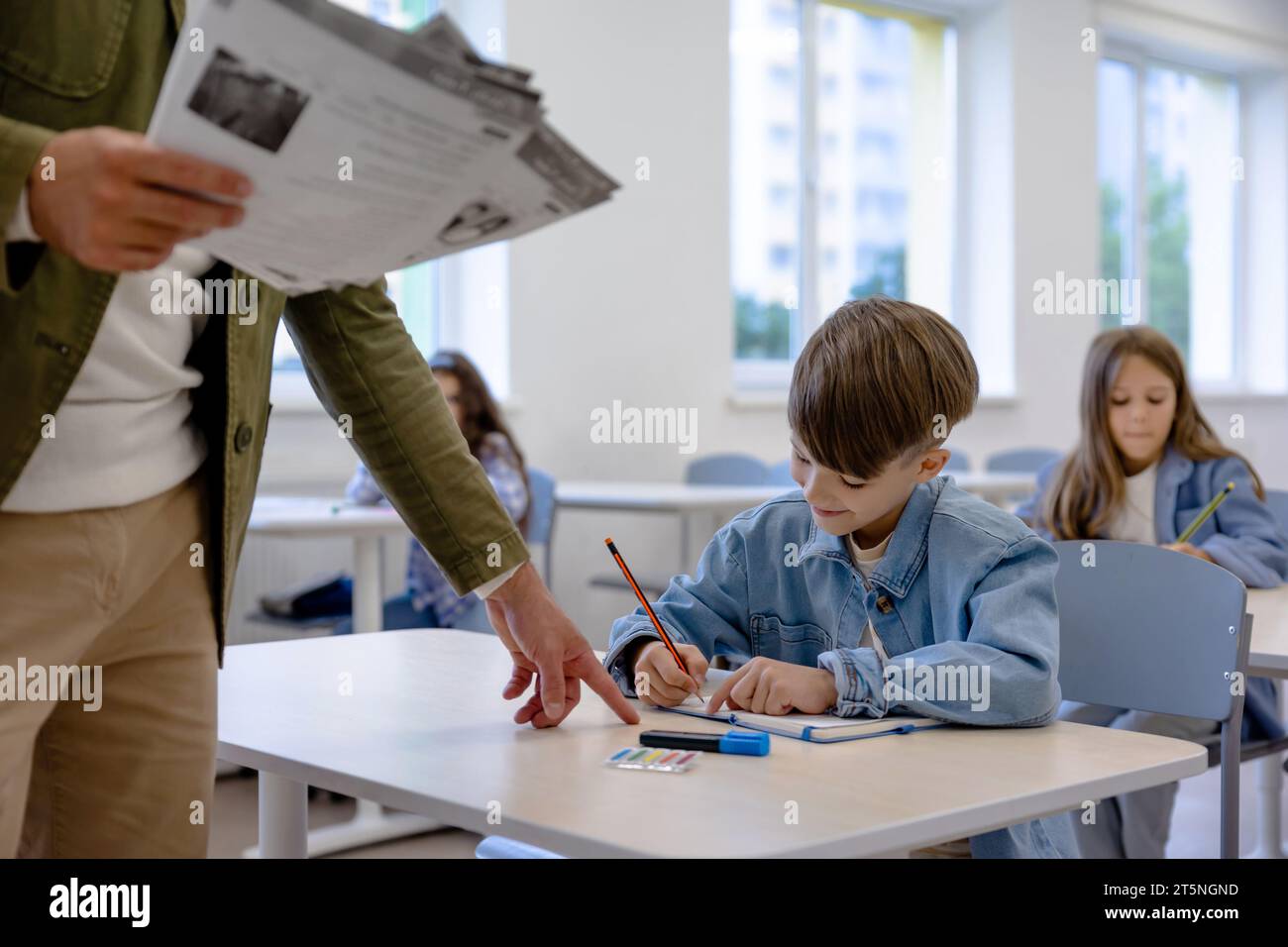 Teacher working with his class at the lesson at school Stock Photo - Alamy