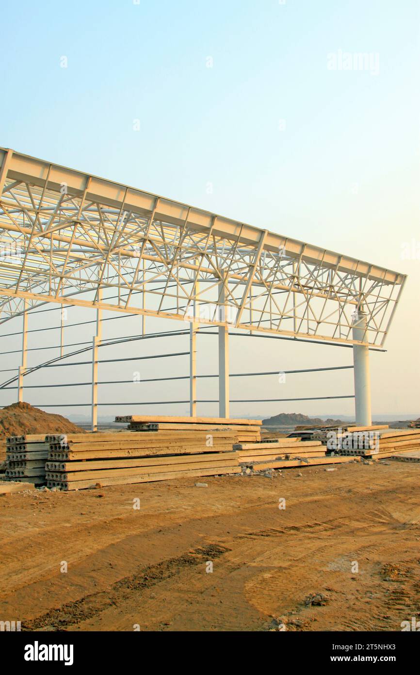 Factory workshop steel structure truss and precast concrete panel ...