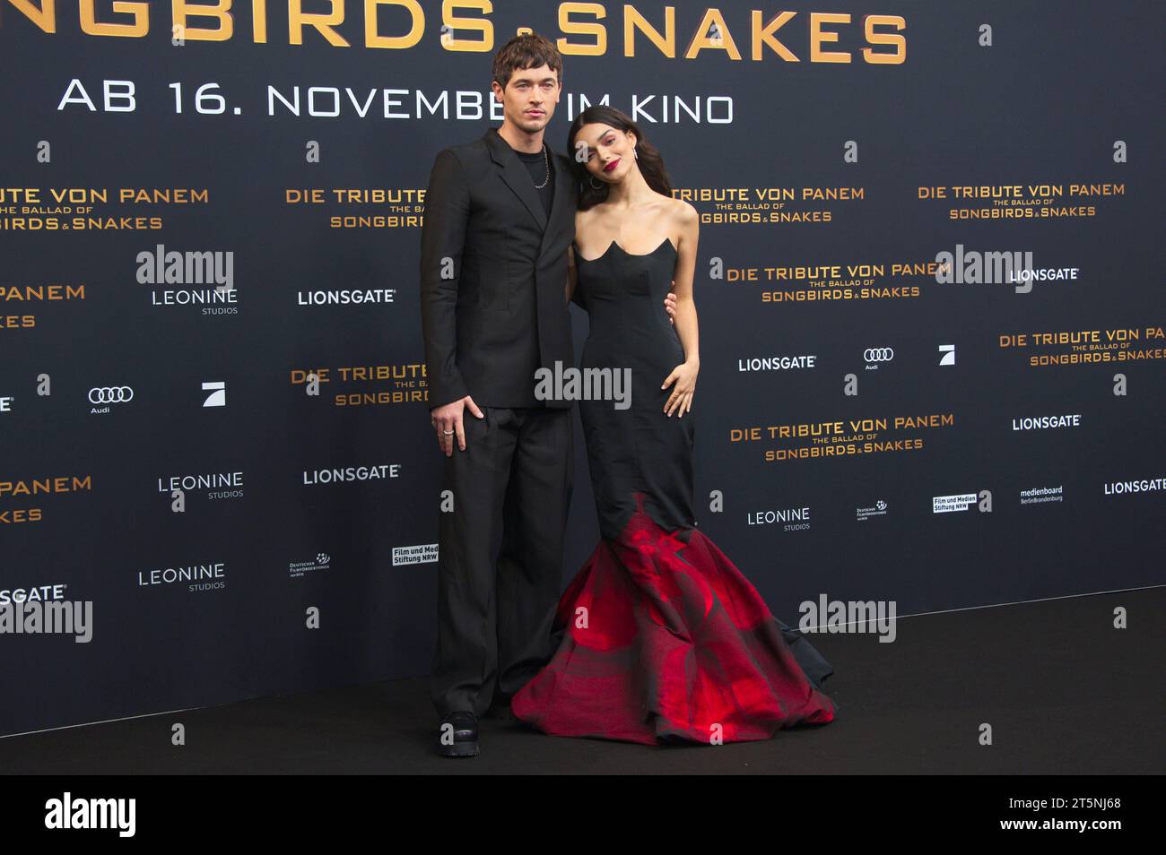 Tom Blyth und Rachel Zegler bei der Premiere des Kinofilms 'Die Tribute ... Tom Blyth und Rachel Zegler bei der Premiere des Kinofilms 'Die Tribute ...