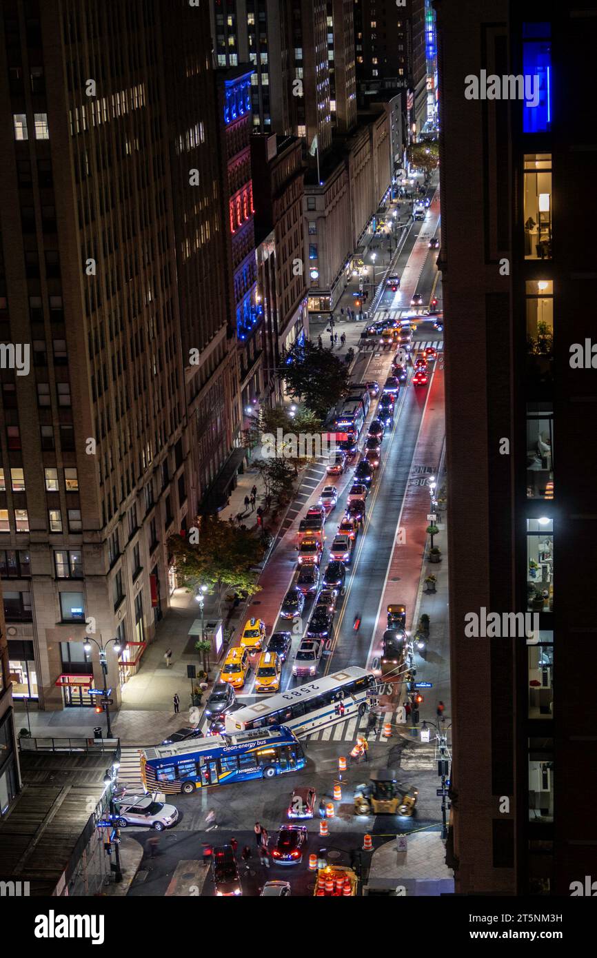 Traffic gridlock on E. 34th St. on an autumn evening, Midtown Manhattan ...