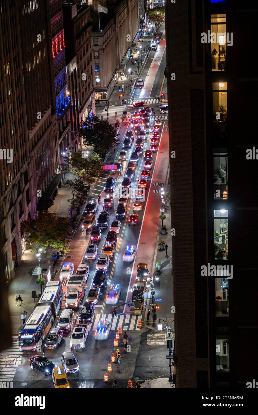 Traffic gridlock on E. 34th St. on an autumn evening, Midtown Manhattan ...