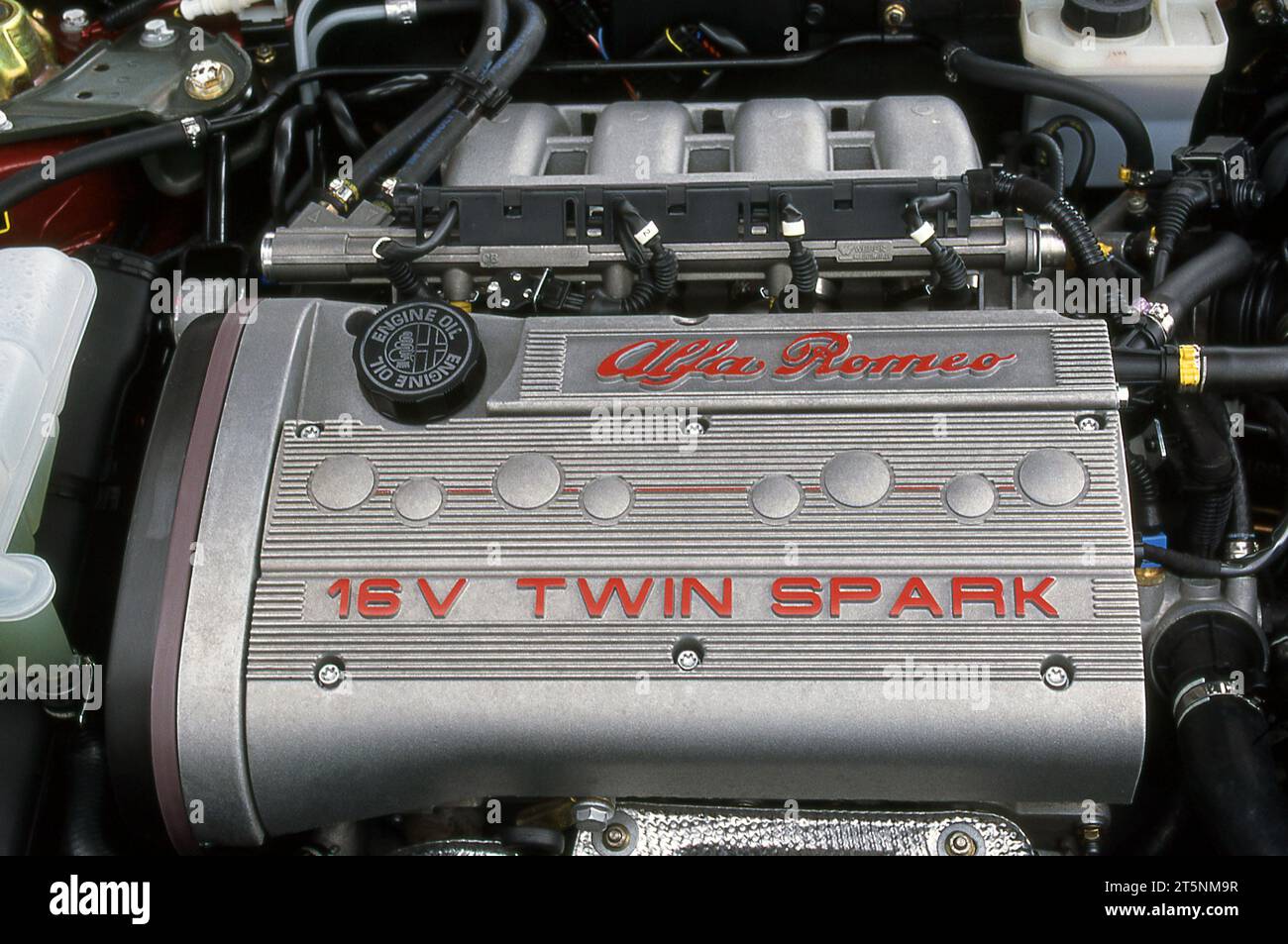 Alfa Romeo 2 litre 16V Twin Spar engine 1995 Stock Photo - Alamy