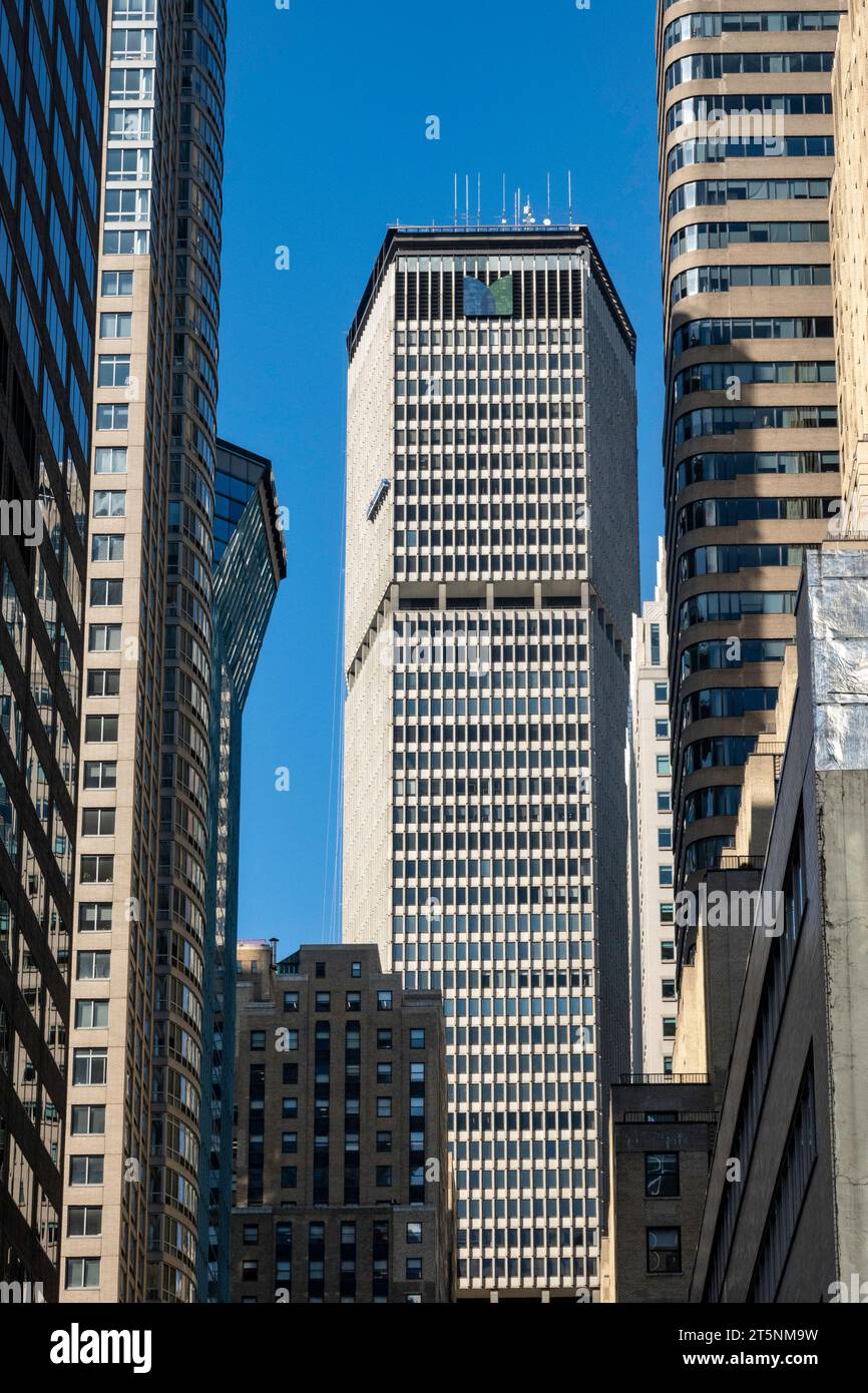 MetLife office building is located in Midtown Manhattan next to Grand ...