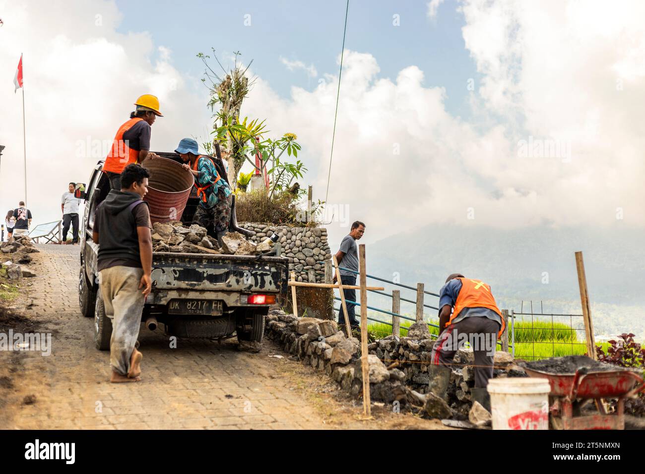 Balinese men building Stock Photo - Alamy