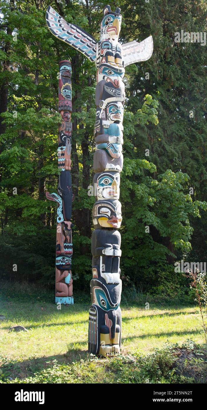 The Kakaso'Las Totem Pole. First Nations art and totem poles, Stanley ...
