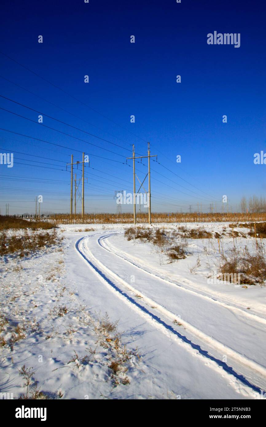 Wheel trace in snow hi-res stock photography and images - Alamy