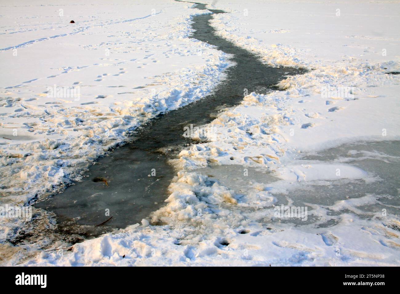 River scene china print hi-res stock photography and images - Alamy