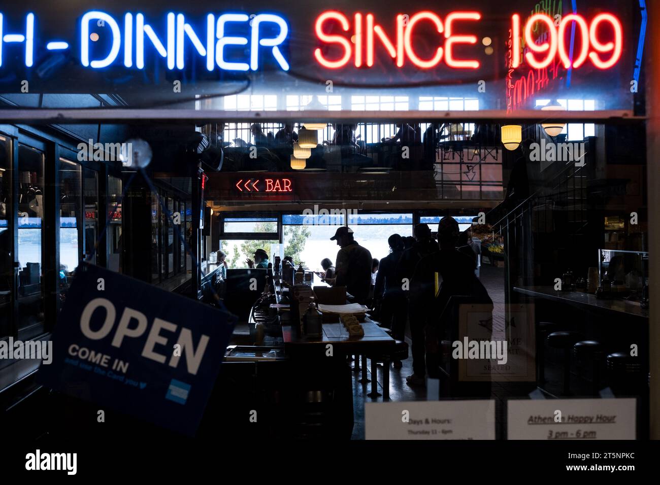 Seattle, USA. 5 Oct, 2023. The iconic Athenian Dinner at the famous ...